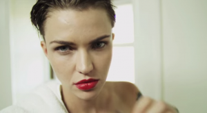 Ruby Rose, la modelo y DJ que se lió con Demi Lovato, estrena vídeo ...
